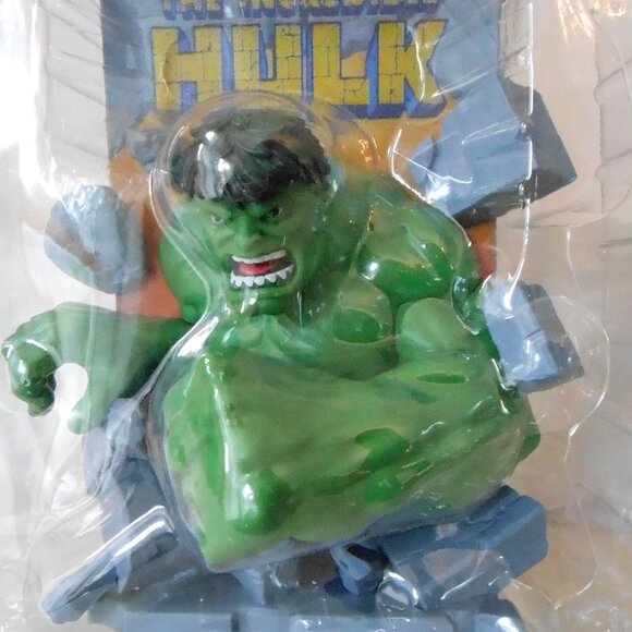Loot Crate | Toys | The Incredible Hulk 3d Comic Standee Adult ...